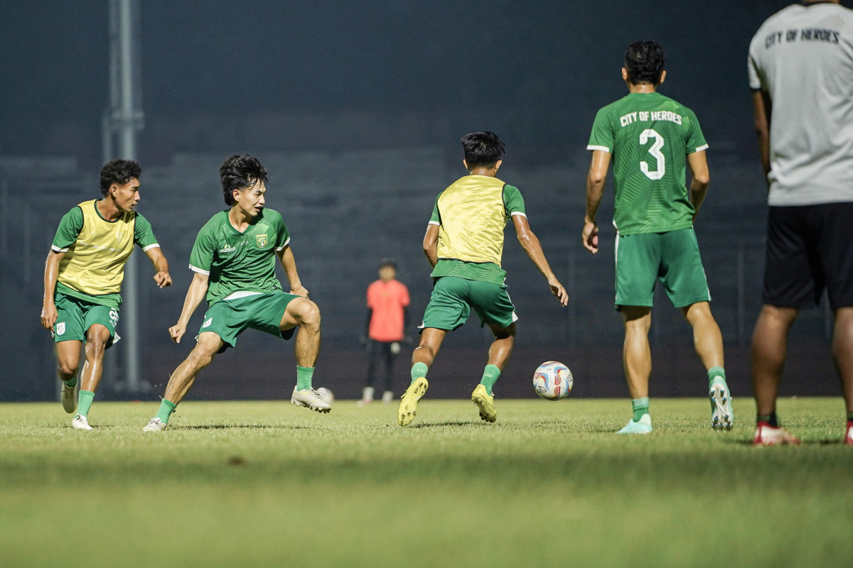 Jadwal Padat, Pemain Persebaya Berlebaran di Surabaya - Persebaya.id